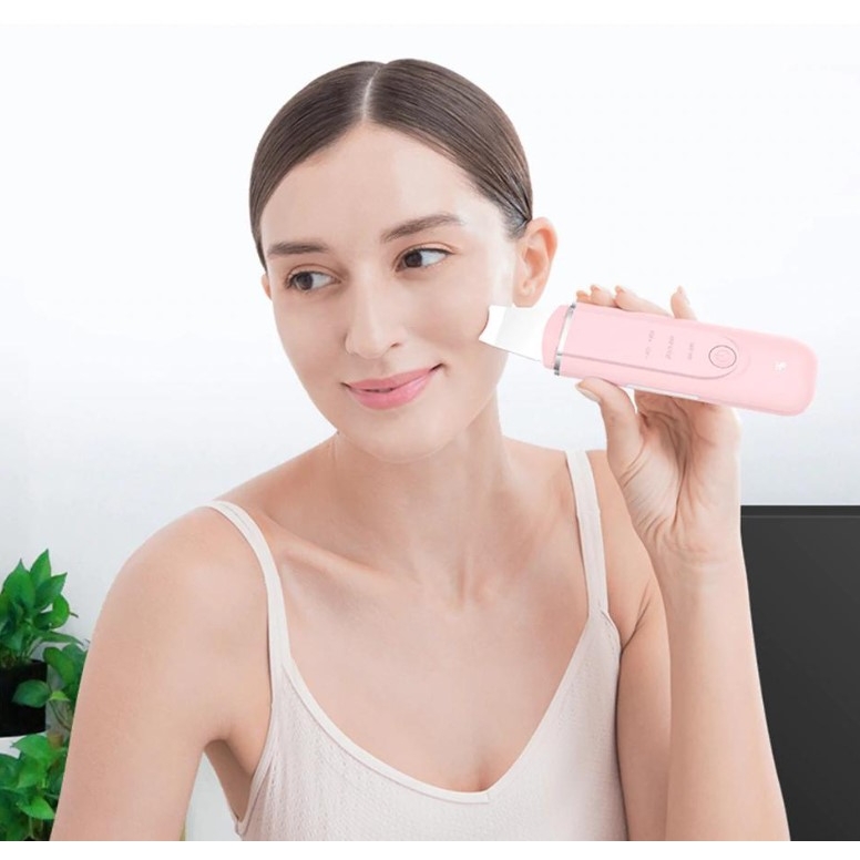 Device for cleaning skin with ultrasonics - InFace Ultrasonic Ion Skin ...